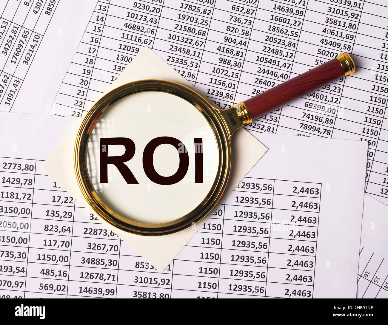ROI, return of investment text on papers Stock Photo - Alamy