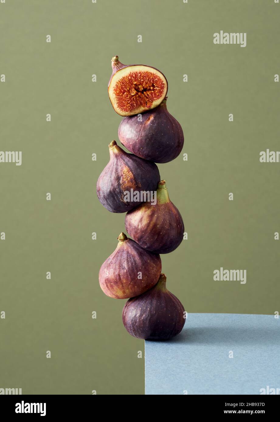 Balancing table hi-res stock photography and images - Alamy