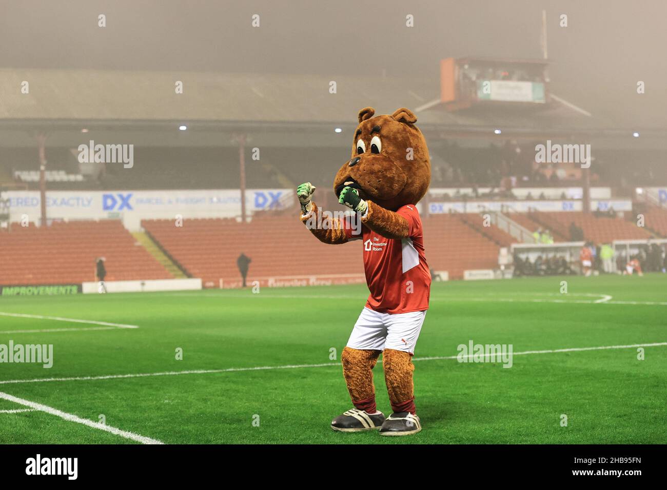 Toby Tyke, Barnsley’s mascot entertains the Ponty end Stock Photo - Alamy