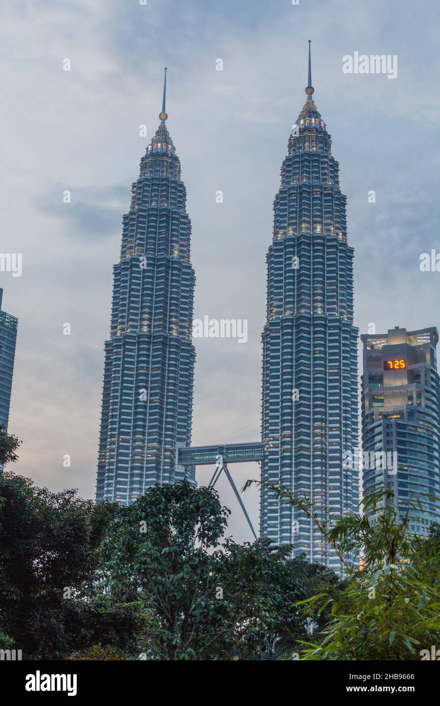 Petronas Towers building in Kuala Lumpur, Malaysia Stock Photo - Alamy