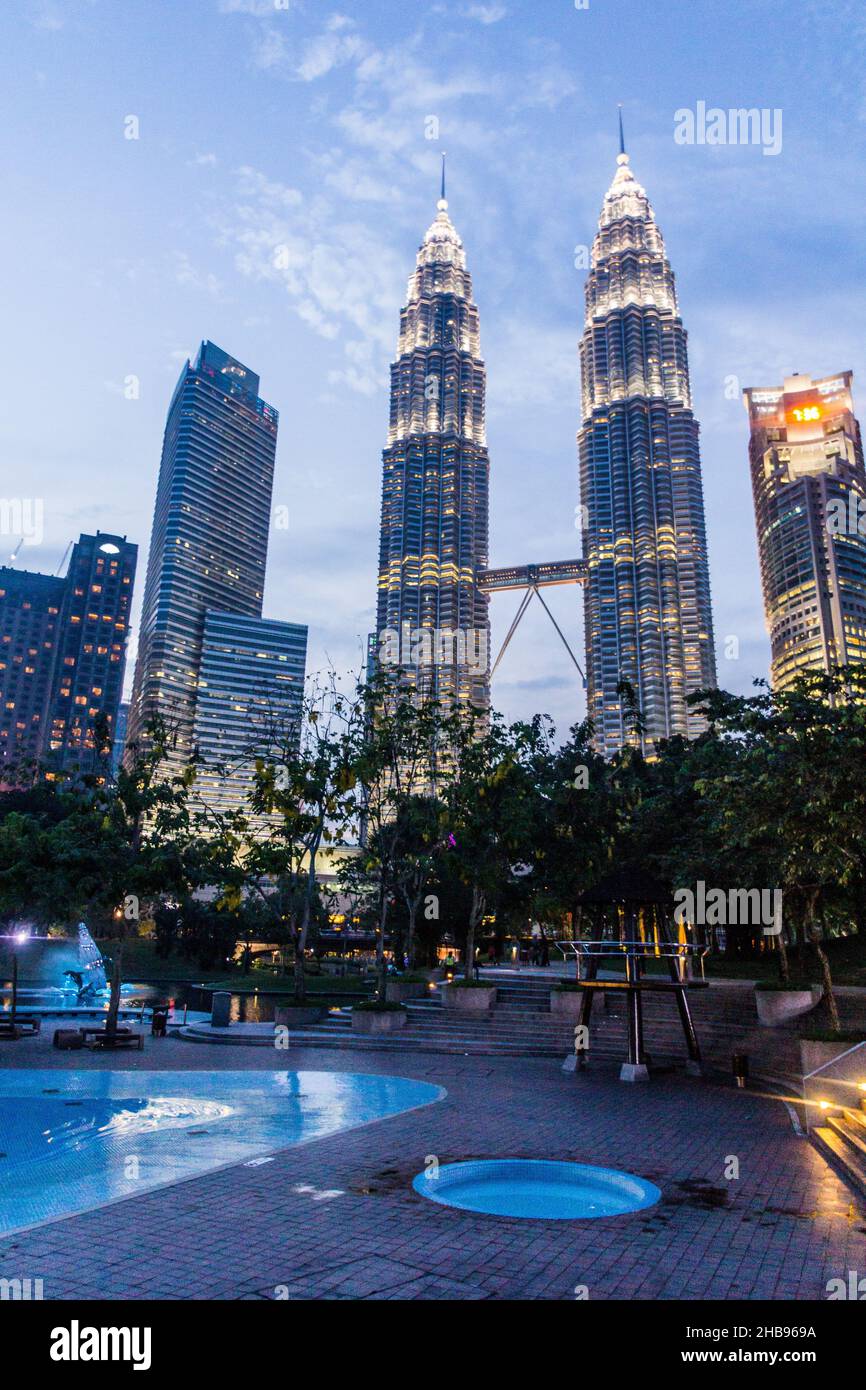 Petronas towers building hi-res stock photography and images - Alamy