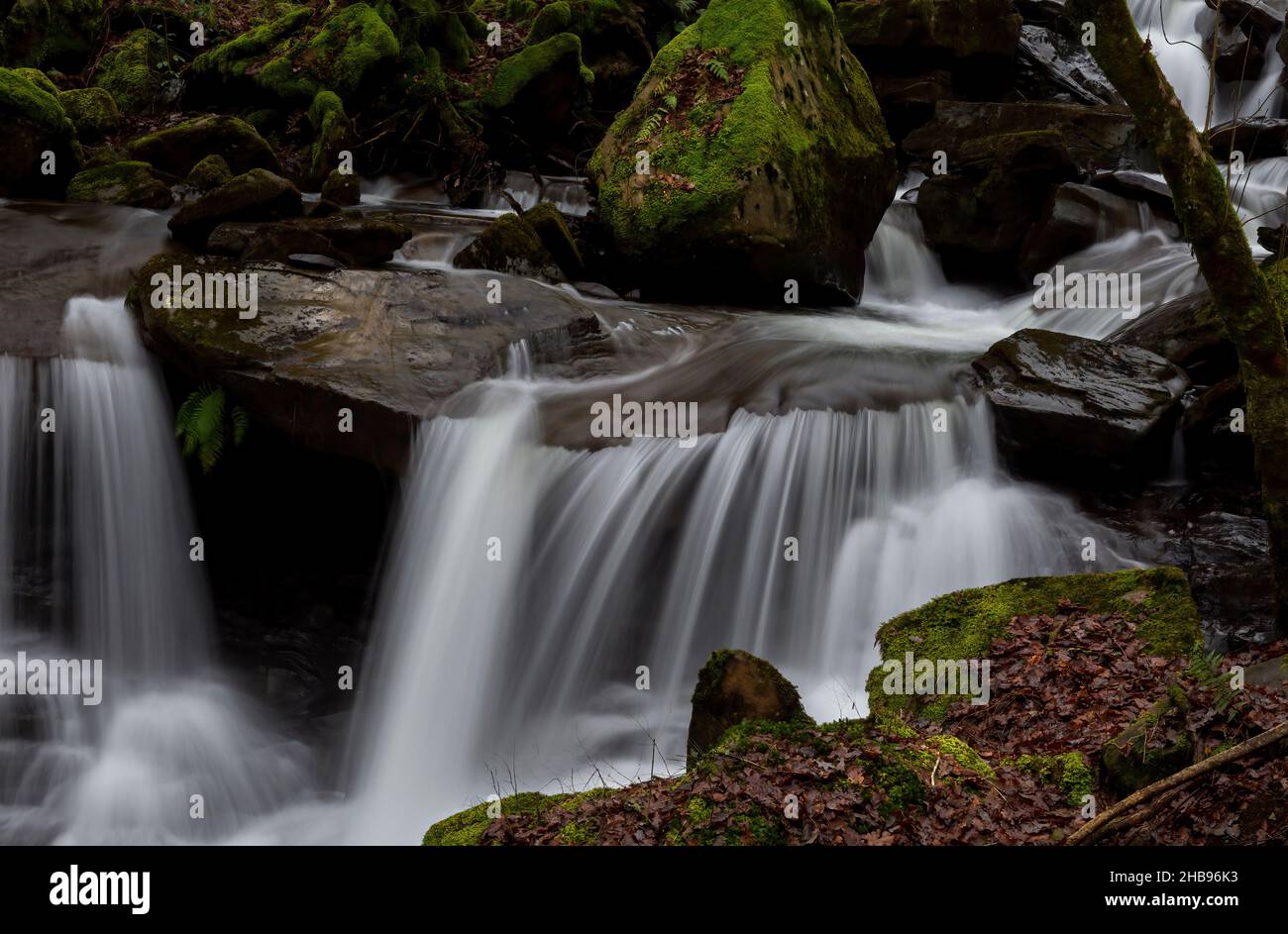 Melincourt waterfalls resolven wales hi-res stock photography and ...