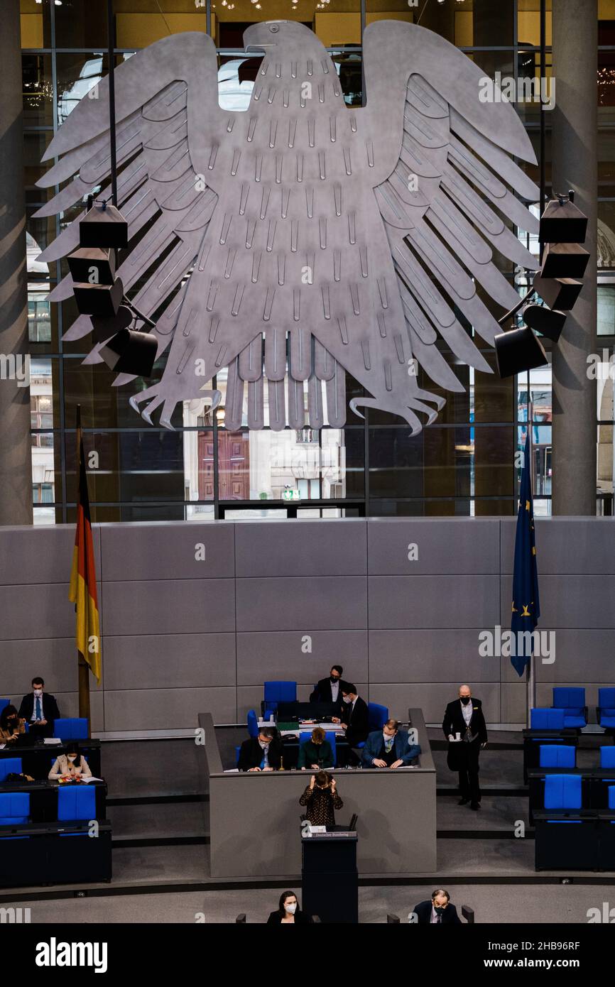 Berlin, Germany. 16th Dec, 2021. Members of the 20th Bundestag, the ...