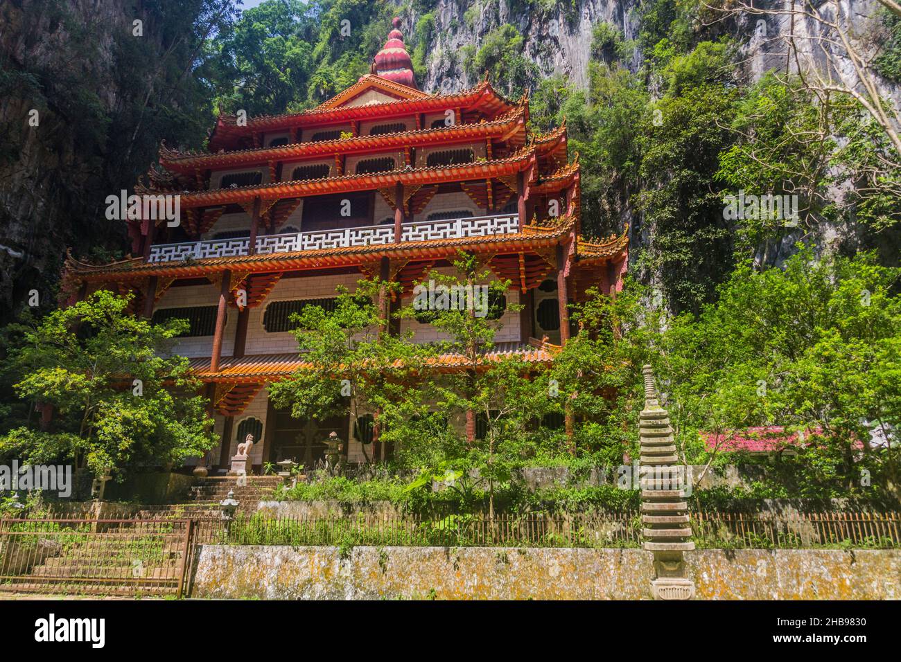 Sam Poh Tong Temple in Ipoh, Malaysia Stock Photo - Alamy