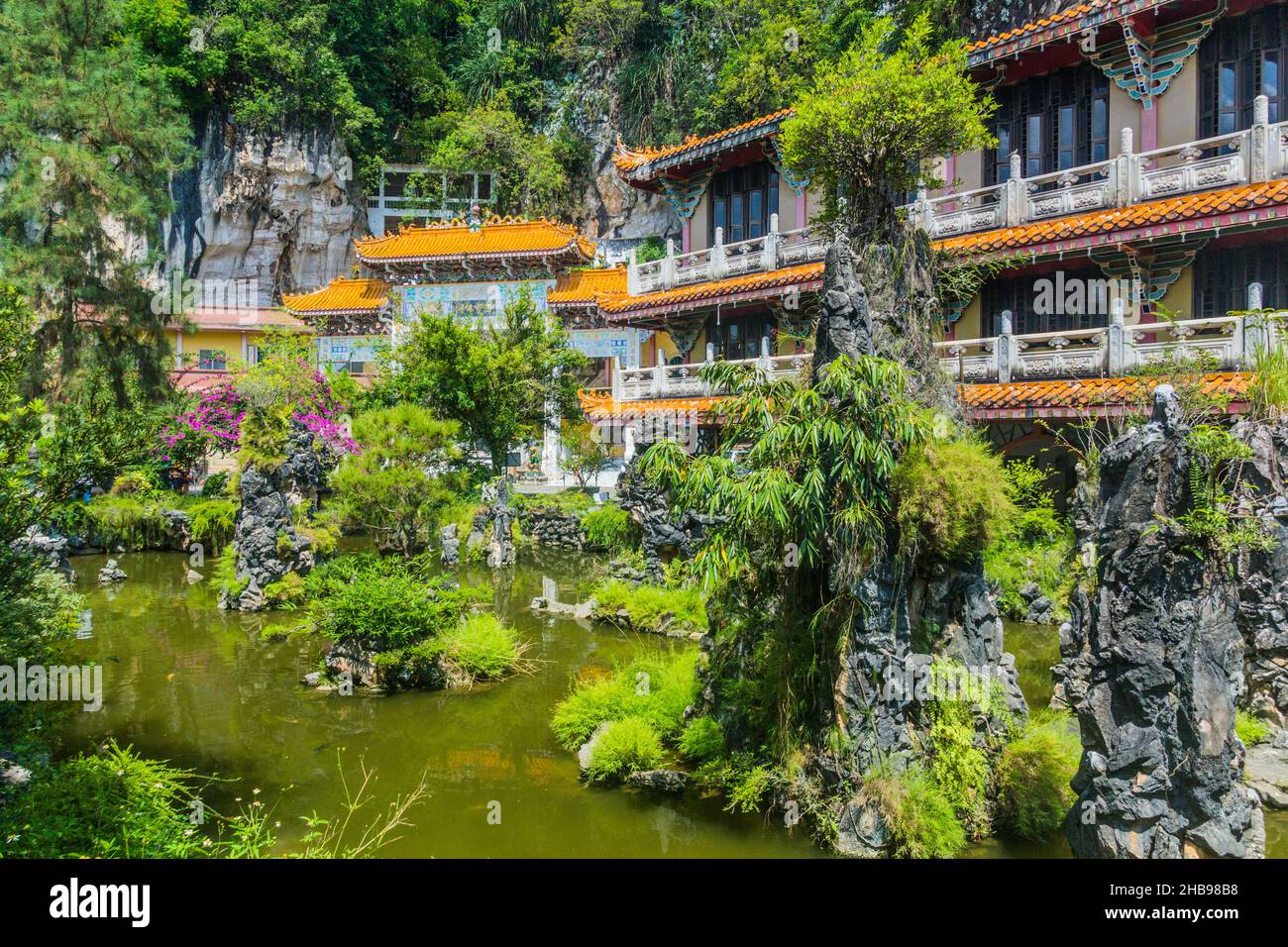 Sam Poh Tong Temple in Ipoh, Malaysia Stock Photo - Alamy