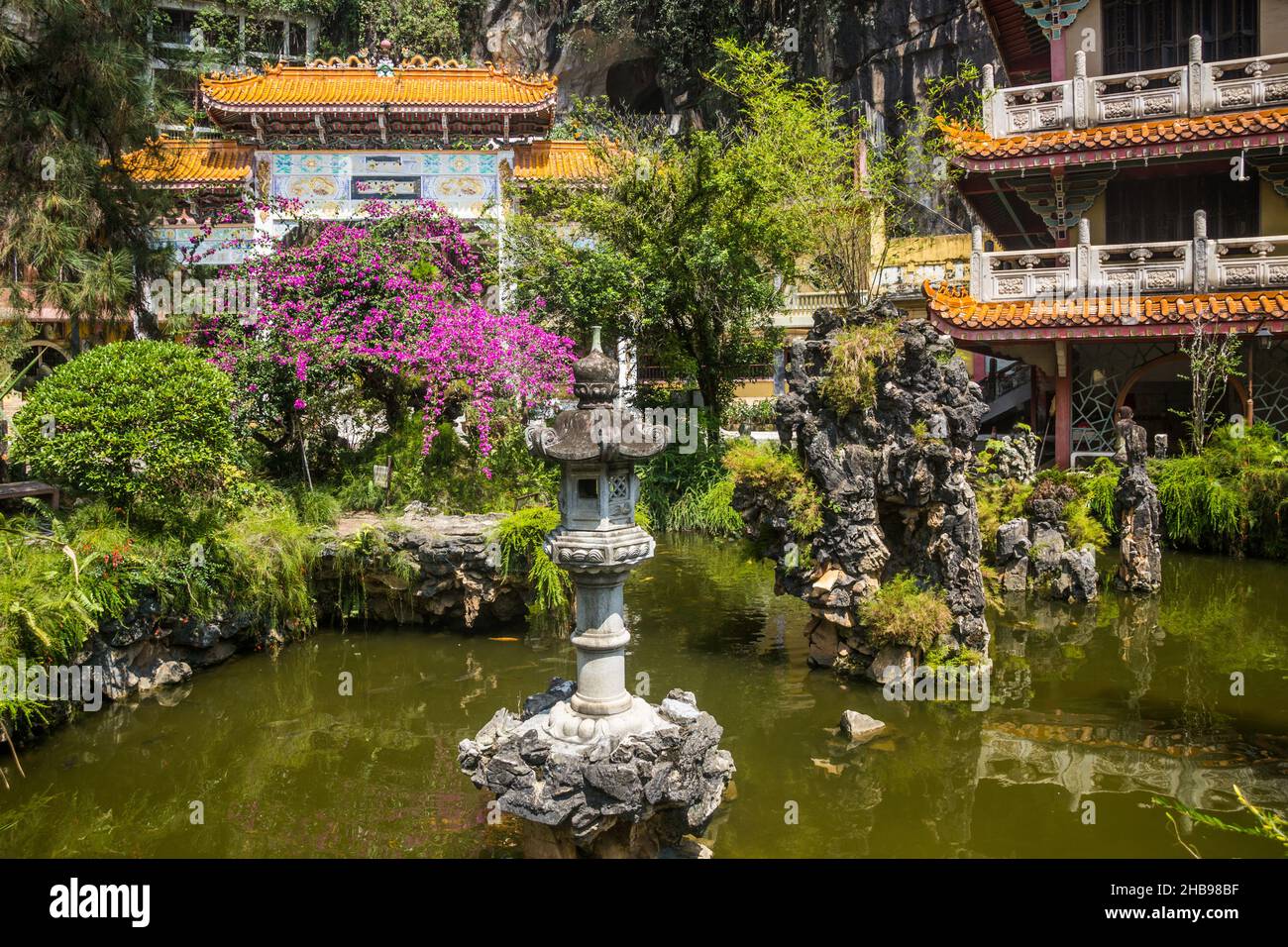 Sam Poh Tong Temple in Ipoh, Malaysia Stock Photo - Alamy