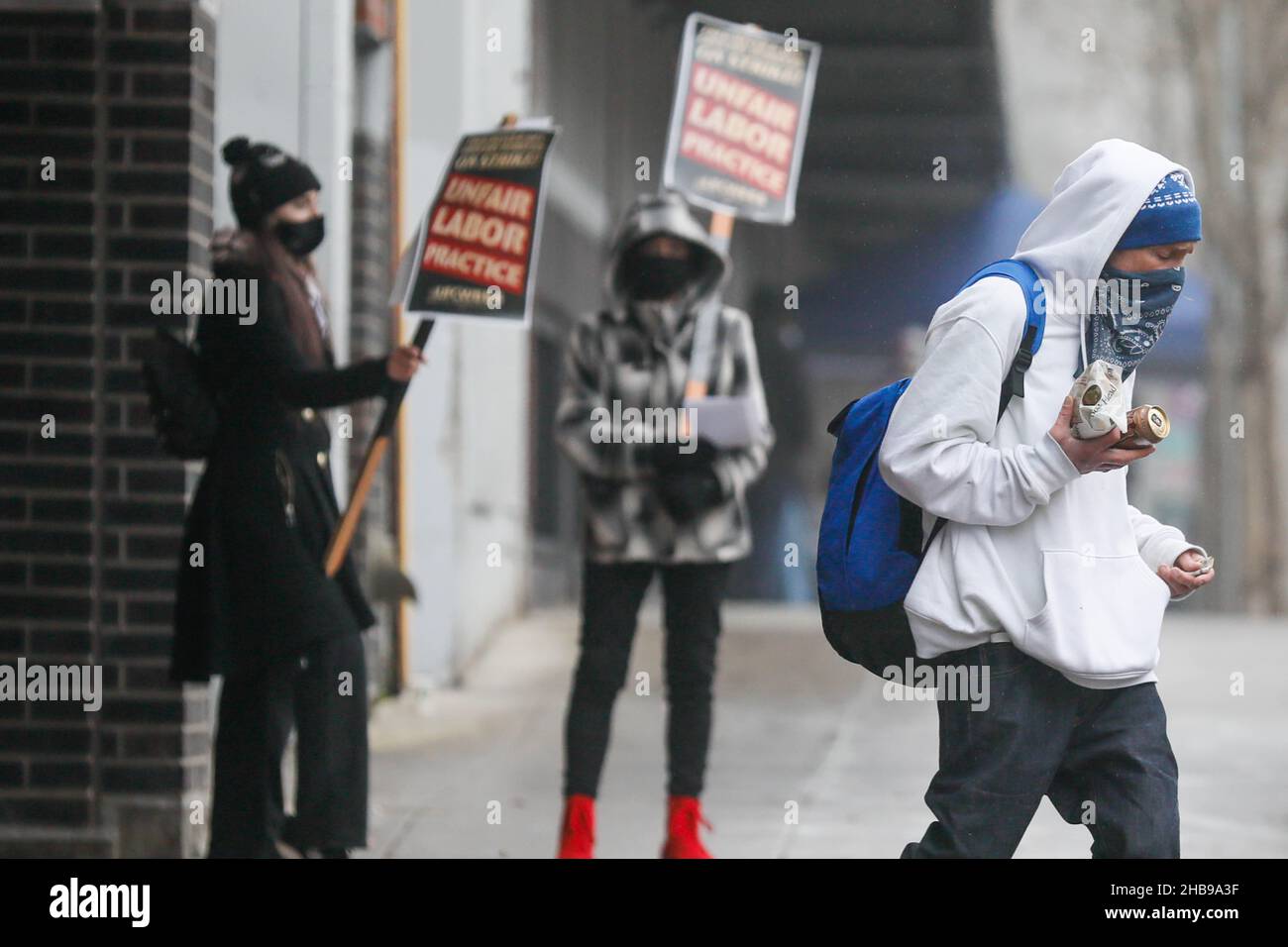 Portland, USA. 17th Dec, 2021. Members of United Food and Commercial ...