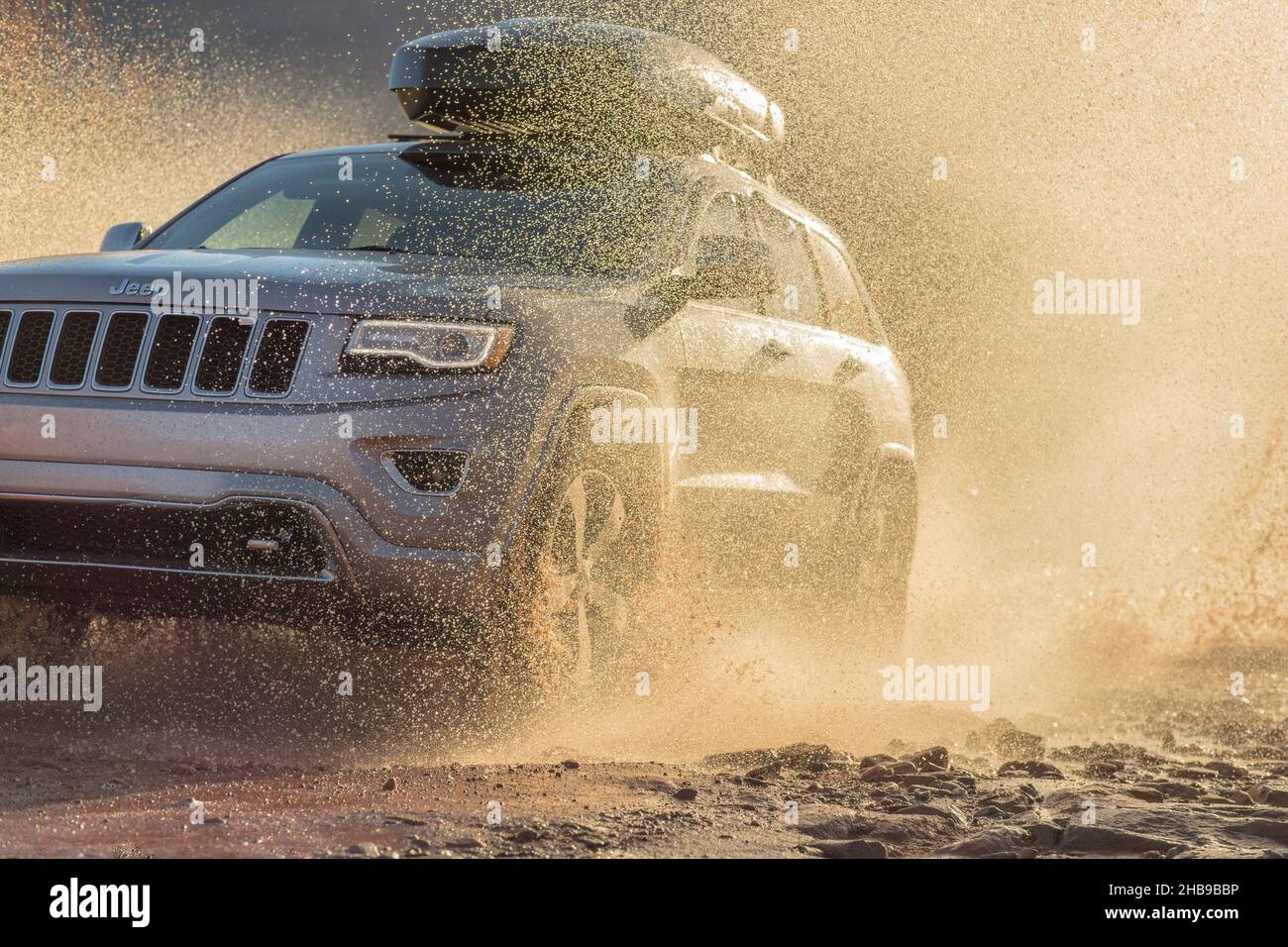 Jeep driving through puddle, splashing water Stock Photo - Alamy