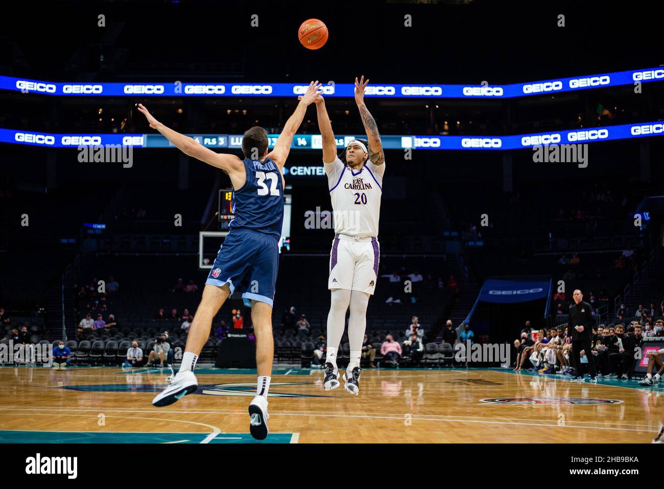 32 faces hi-res stock photography and images - Alamy