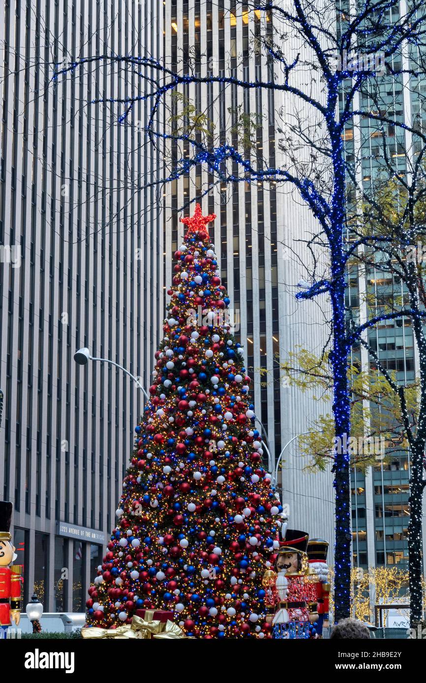 Friends tv show 2021 hi-res stock photography and images - Alamy