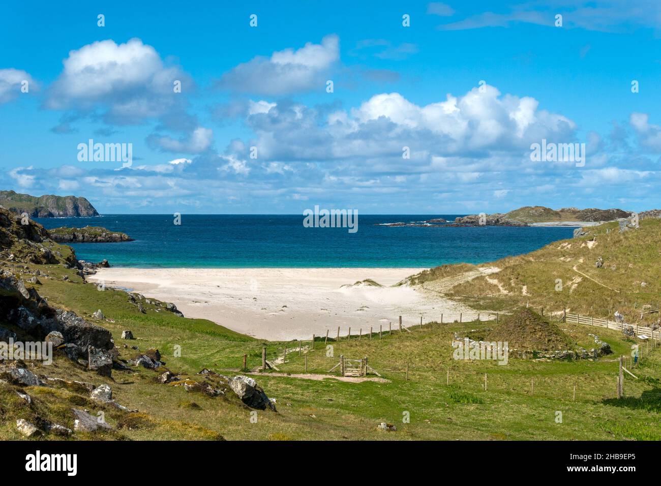 Reconstructed iron age house and sandy Bosta Beach (Camas Bostadh ...