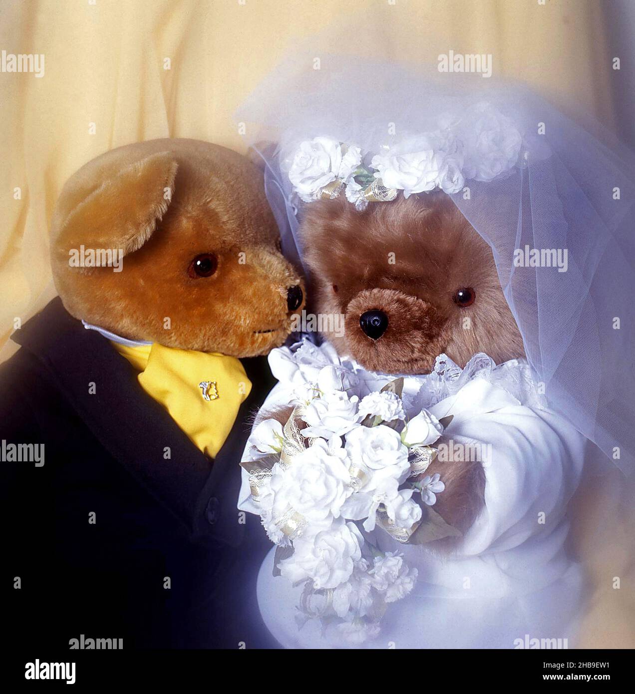 Teddy Bear Bride & Groom Stock Photo - Alamy