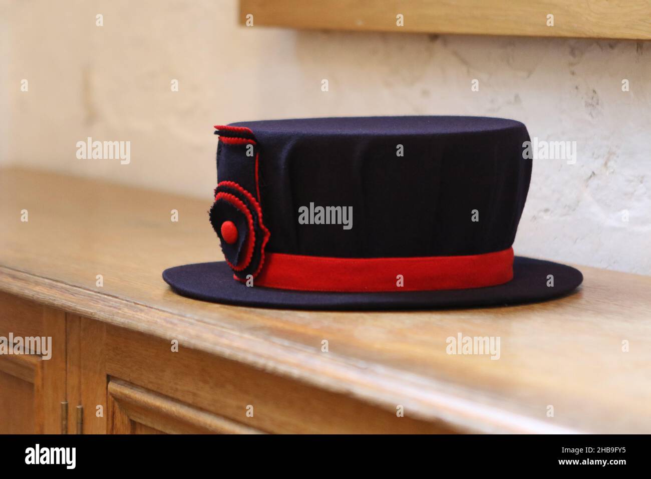 London uk traditional costume hi-res stock photography and images - Alamy