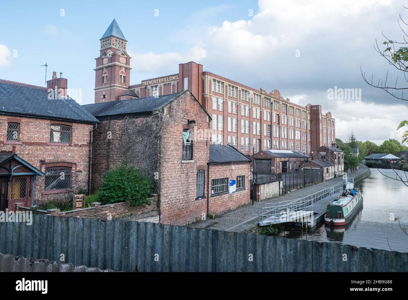 Leeds mill conversion hi-res stock photography and images - Alamy