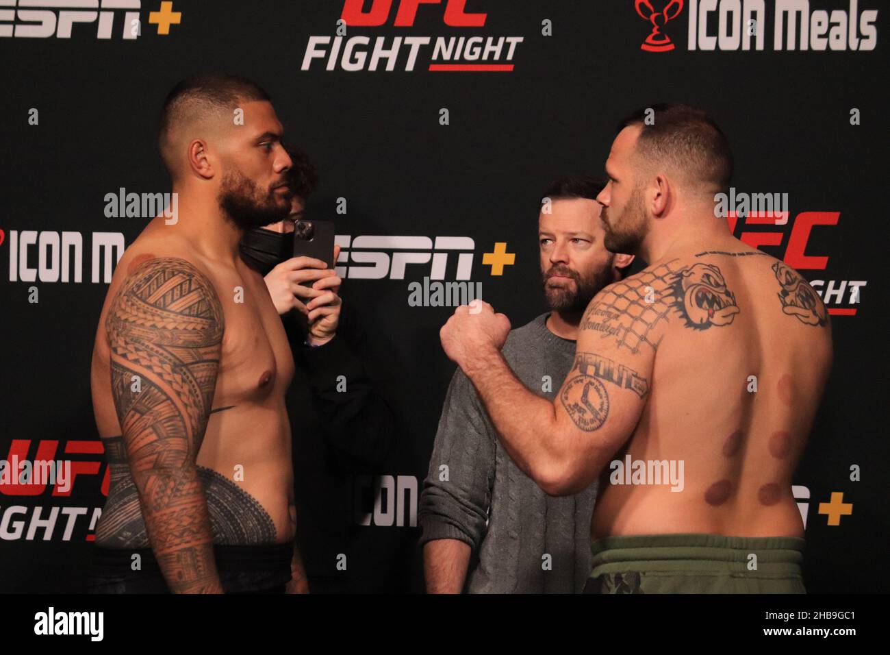 Las Vegas, USA. 17th Dec, 2021. Las Vegas, NV - December 17: (L-R ...