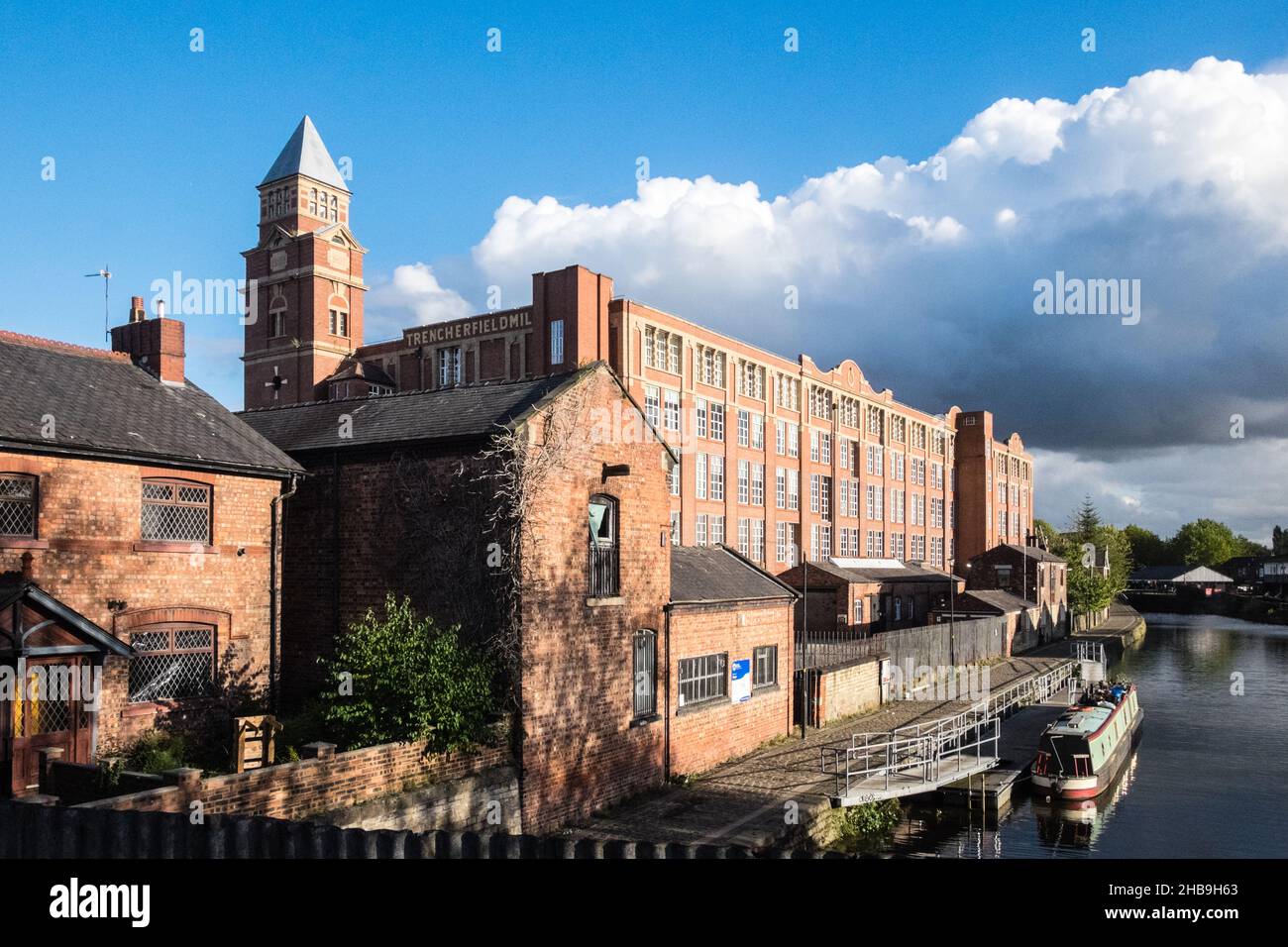Leeds mill conversion hi-res stock photography and images - Alamy
