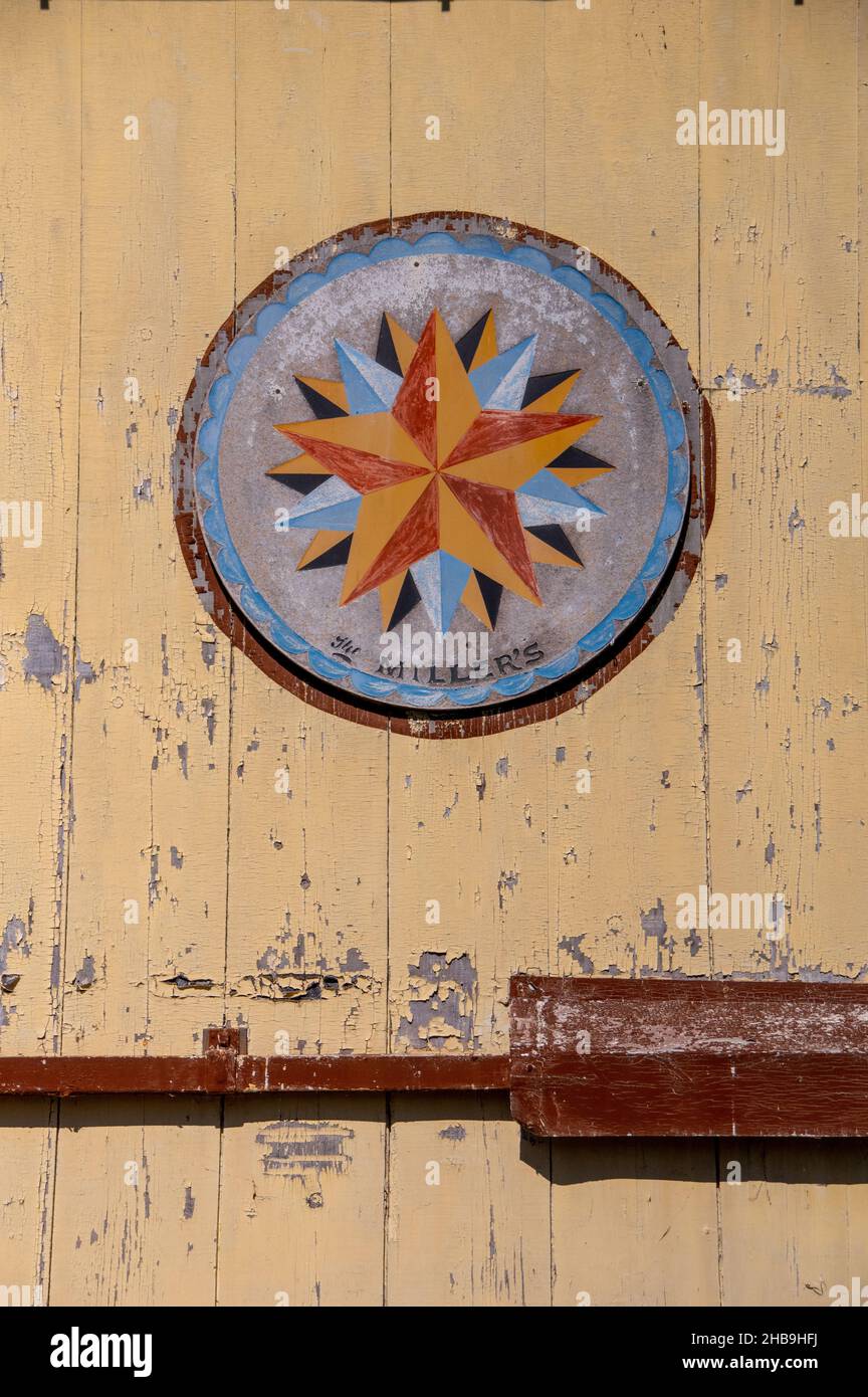 Pennsylvania dutch barn hex sign hi-res stock photography and images ...