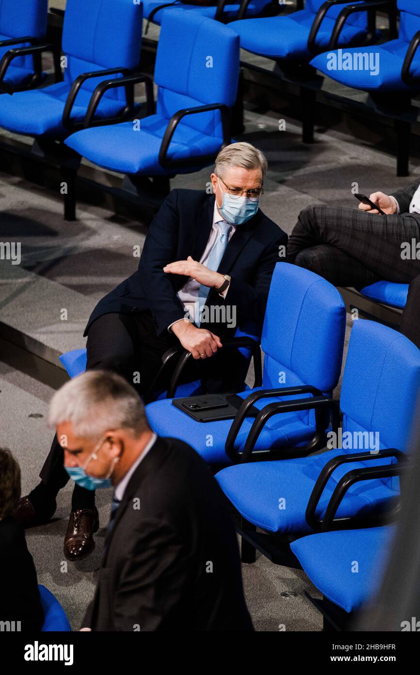 Berlin, Germany. 16th Dec, 2021. Members of the 20th Bundestag, the ...
