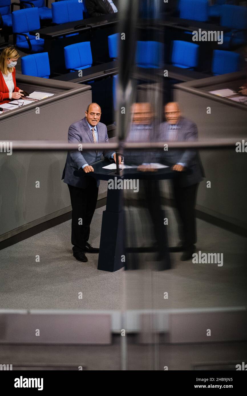 Berlin, Germany. 16th Dec, 2021. Members of the 20th Bundestag, the ...