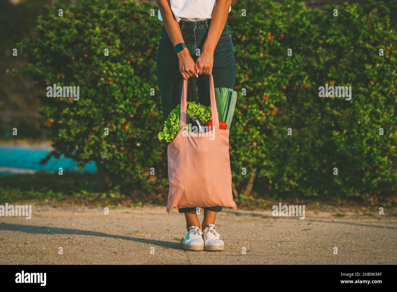 Woman pink reusable eco hi-res stock photography and images - Alamy