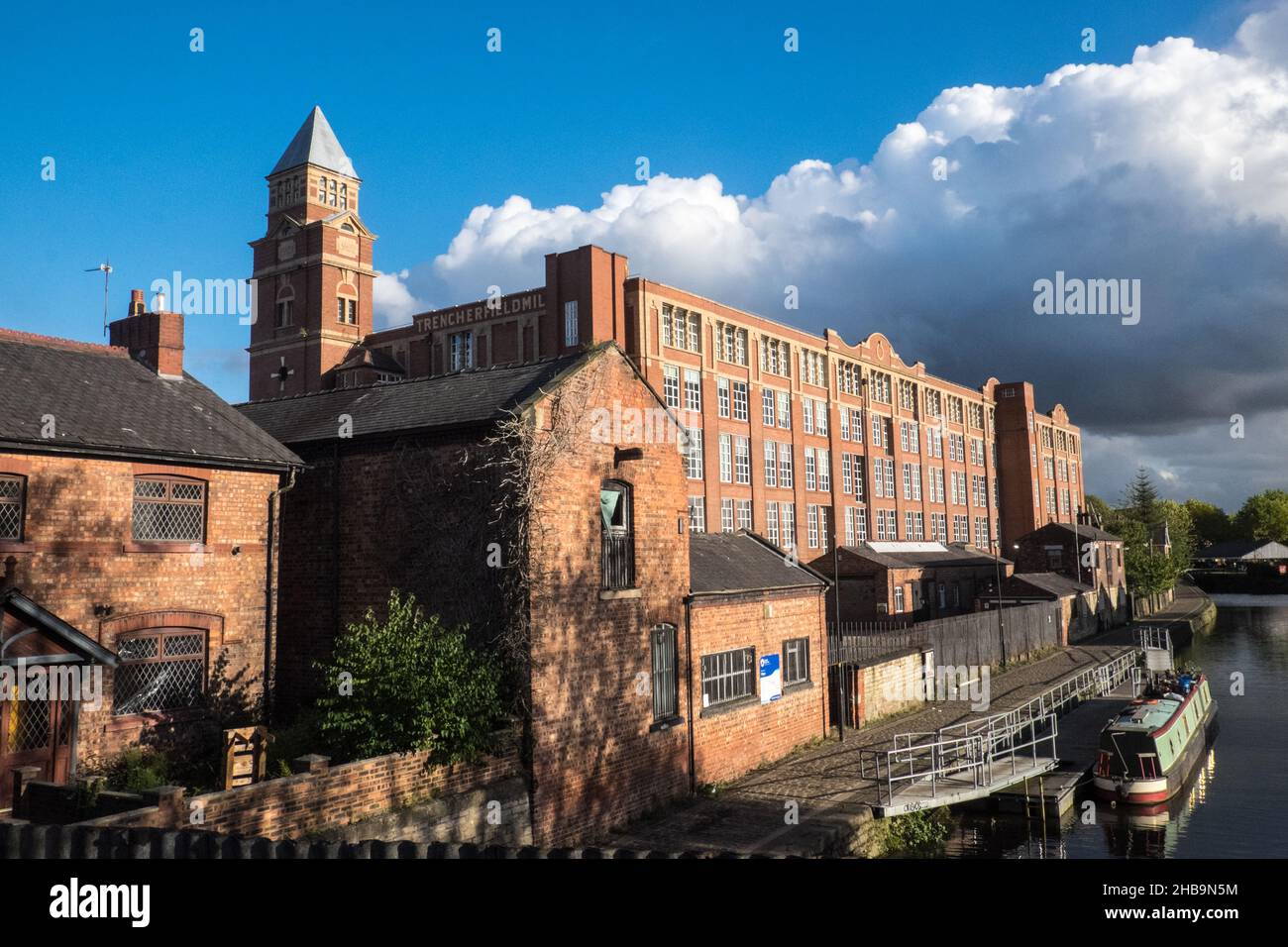 Leeds mill conversion hi-res stock photography and images - Alamy