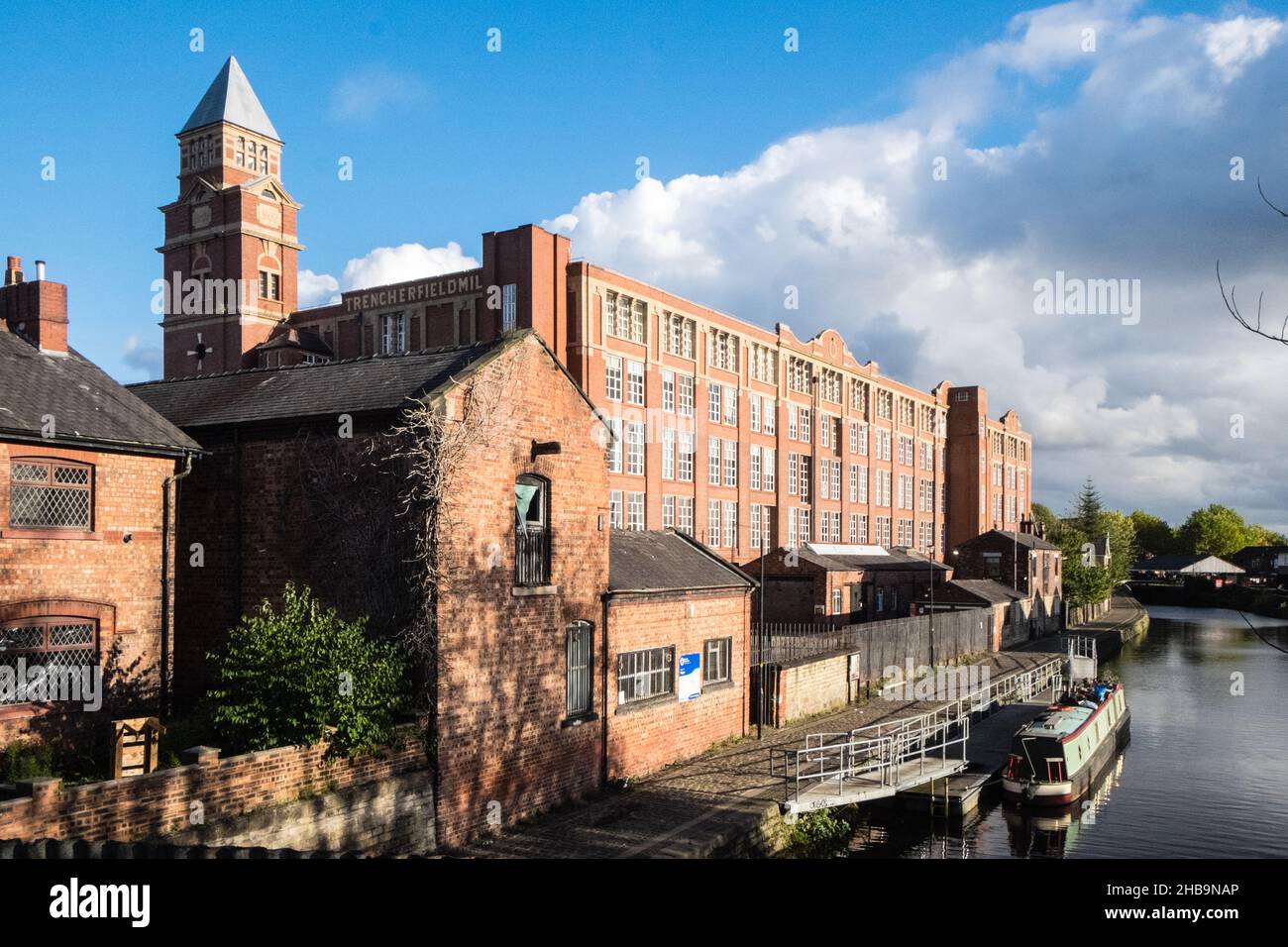 Leeds mill conversion hi-res stock photography and images - Alamy