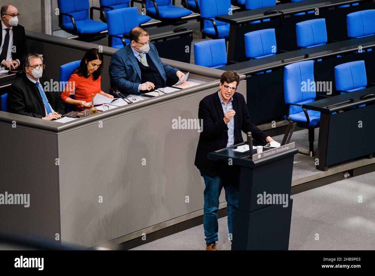 Berlin, Germany. 16th Dec, 2021. Members of the 20th Bundestag, the ...