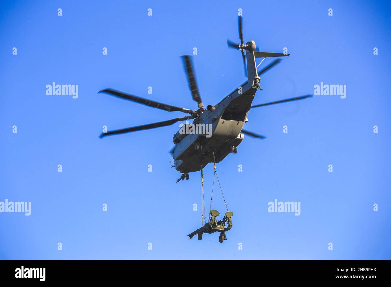 U.S. Marines with Marine Operational Test and Evaluation Squadron One ...