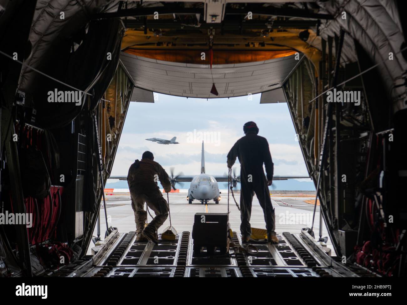 Aircraft chocks hi-res stock photography and images - Alamy