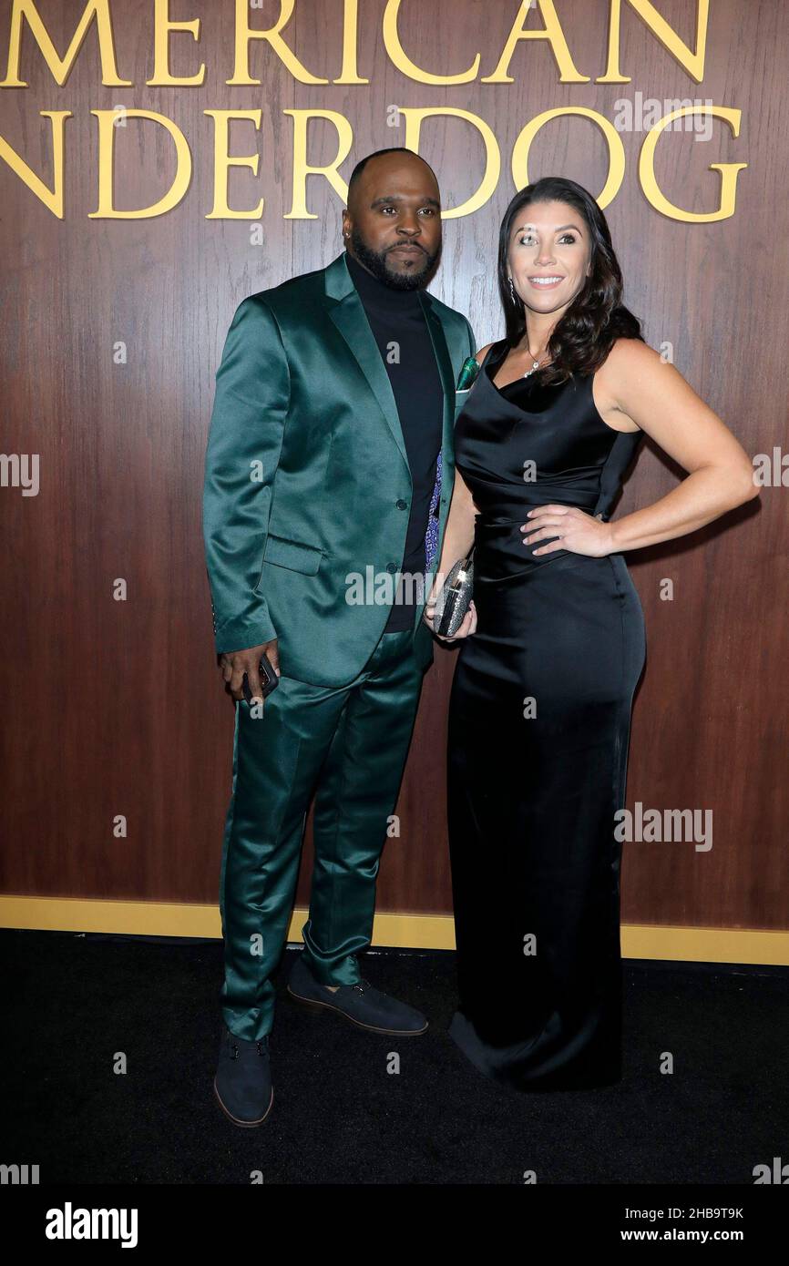 Los Angeles, CA. 15th Dec, 2021. OJ Keith Simpson at arrivals for ...