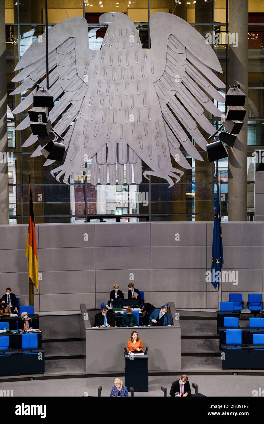 Berlin, Germany. 16th Dec, 2021. Members of the 20th Bundestag, the ...