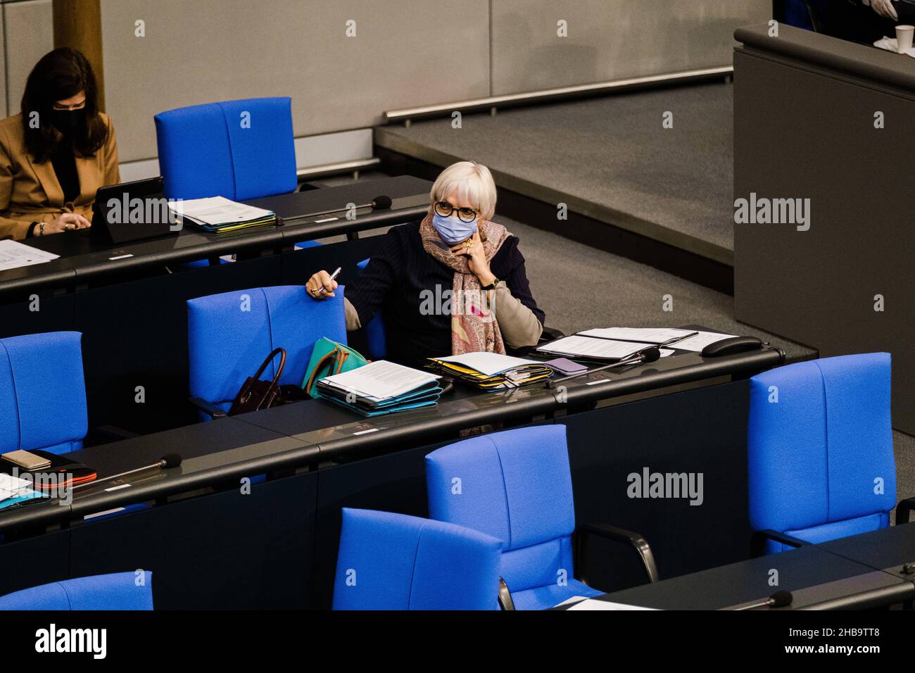 Berlin, Germany. 16th Dec, 2021. Members of the 20th Bundestag, the ...