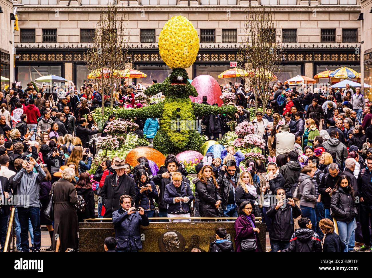 Easter rockefeller center manhattan new hi-res stock photography and ...