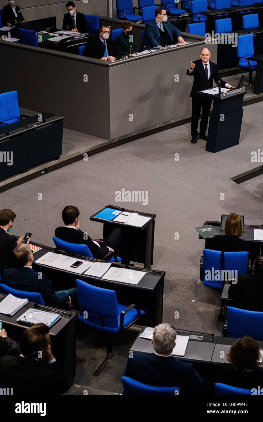 Berlin, Germany. 16th Dec, 2021. Members of the 20th Bundestag, the ...