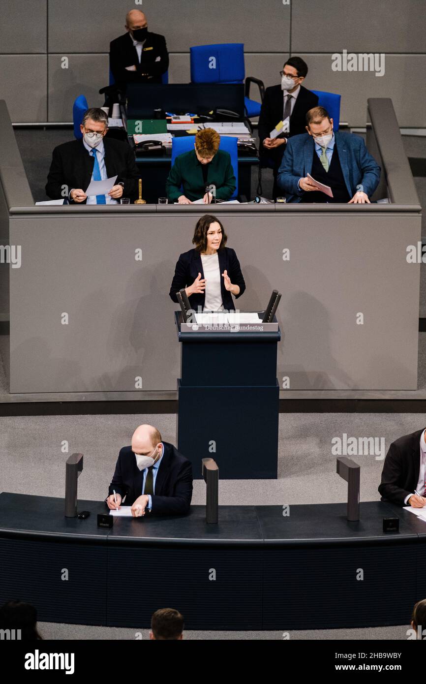 Berlin, Germany. 16th Dec, 2021. Members of the 20th Bundestag, the ...