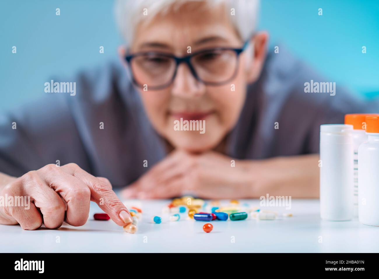 Senior patient counting pills Stock Photo - Alamy