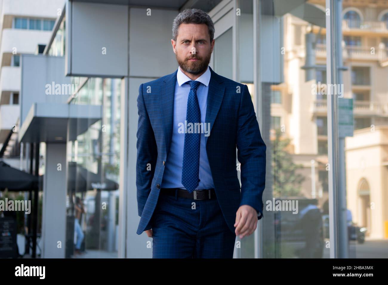 Real building ceo business company hi-res stock photography and images ...