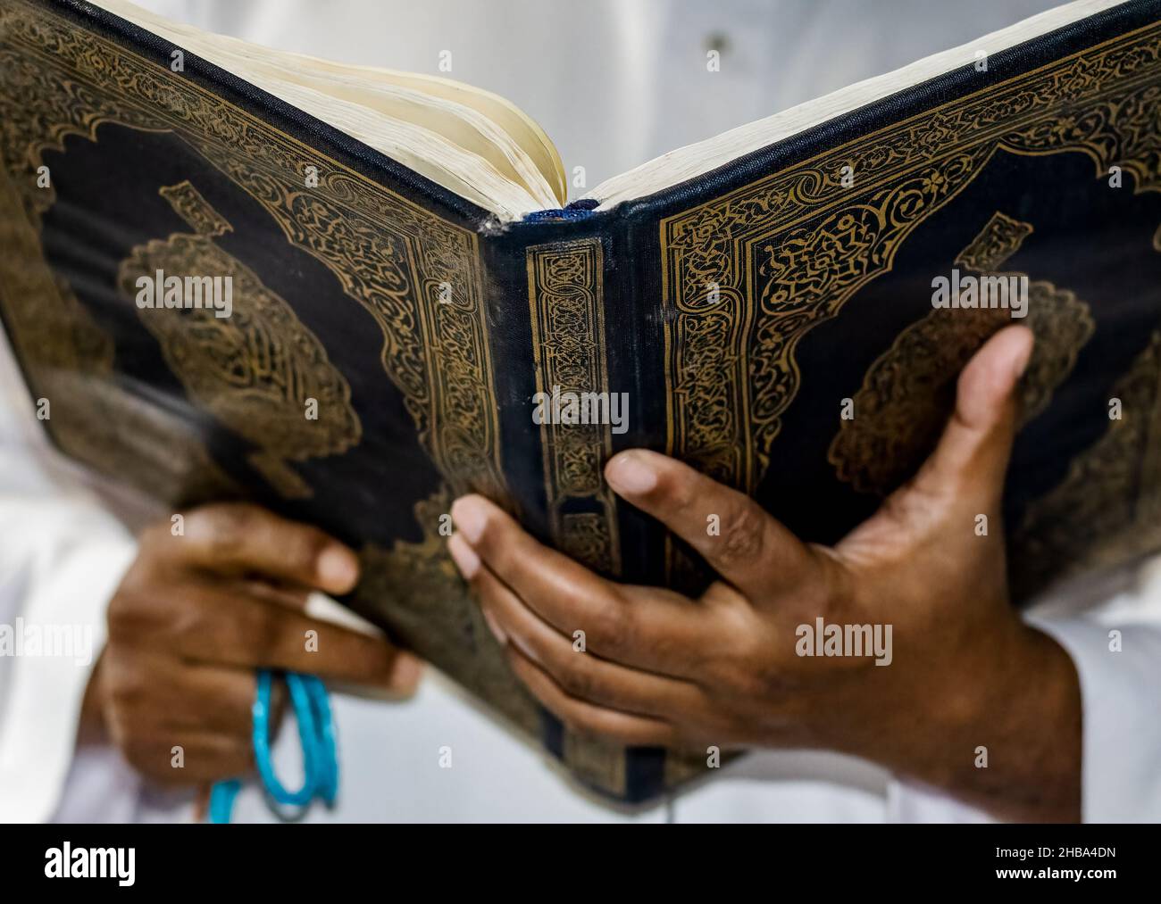 Hand holding quran hi-res stock photography and images - Alamy