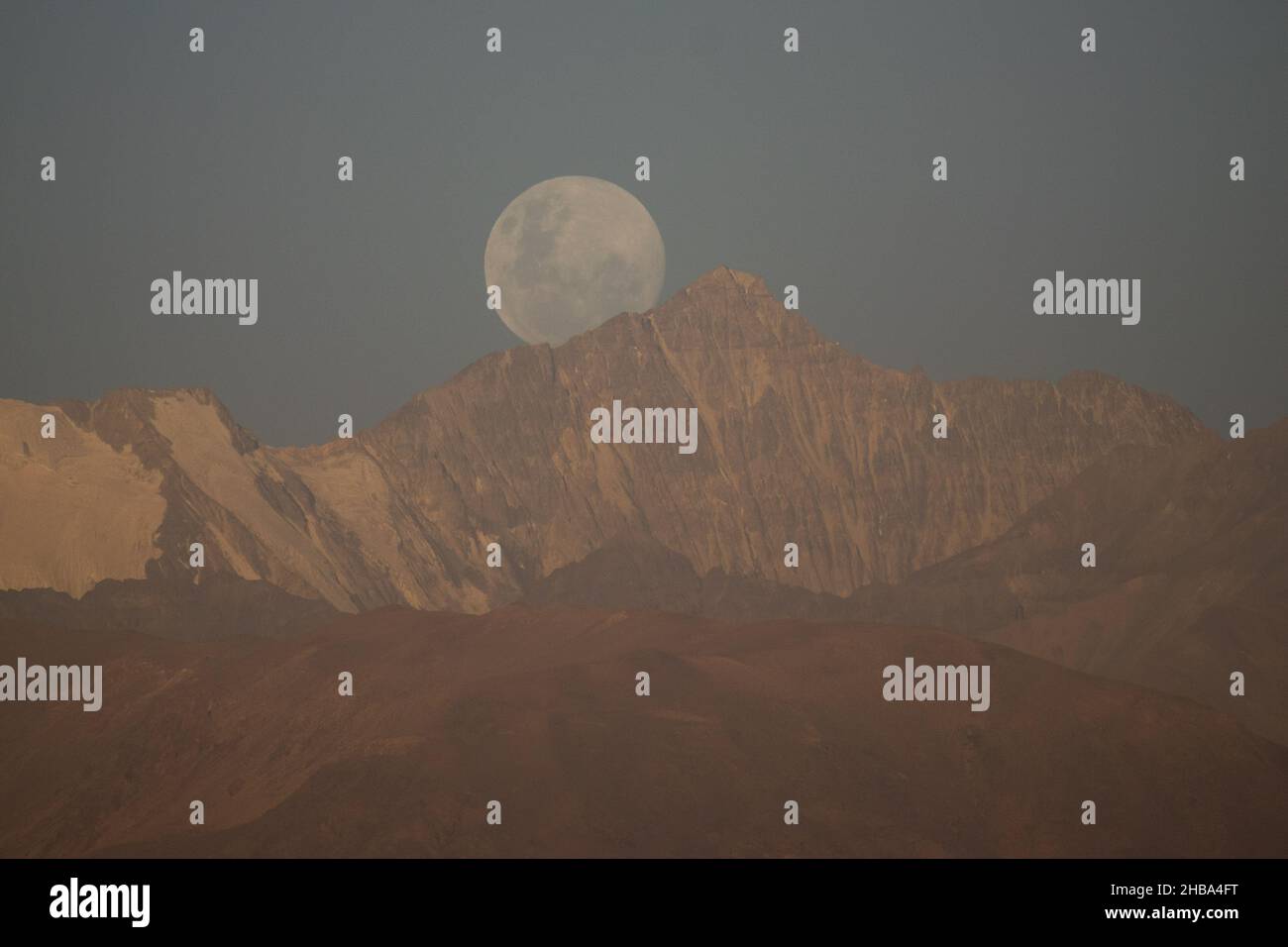 Santiago, Metropolitana, Chile. 17th Dec, 2021. The almost full moon in ...