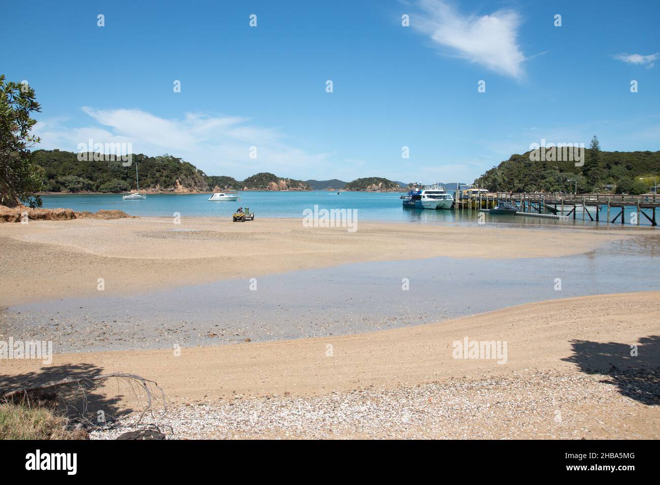 Urupukapuka island bay islands new hi-res stock photography and images ...