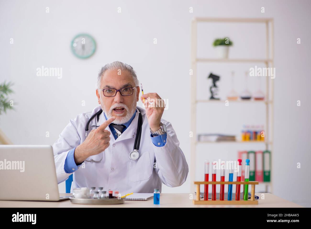 Old doctor pharmacist working at the lab Stock Photo - Alamy