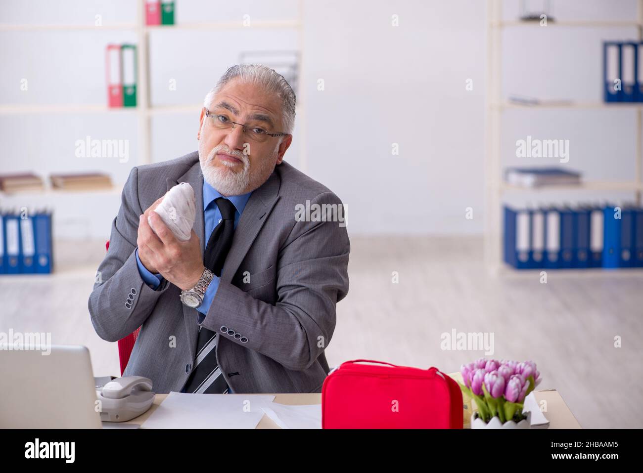 Old businessman employee cutting his hand at workplace Stock Photo - Alamy