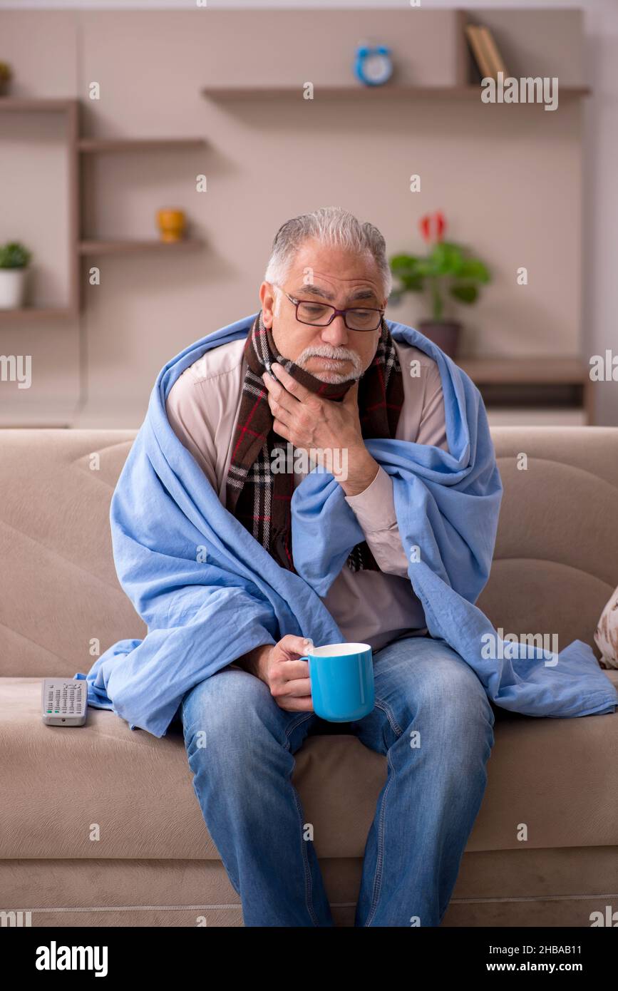 Old man pensioner suffering at home Stock Photo - Alamy