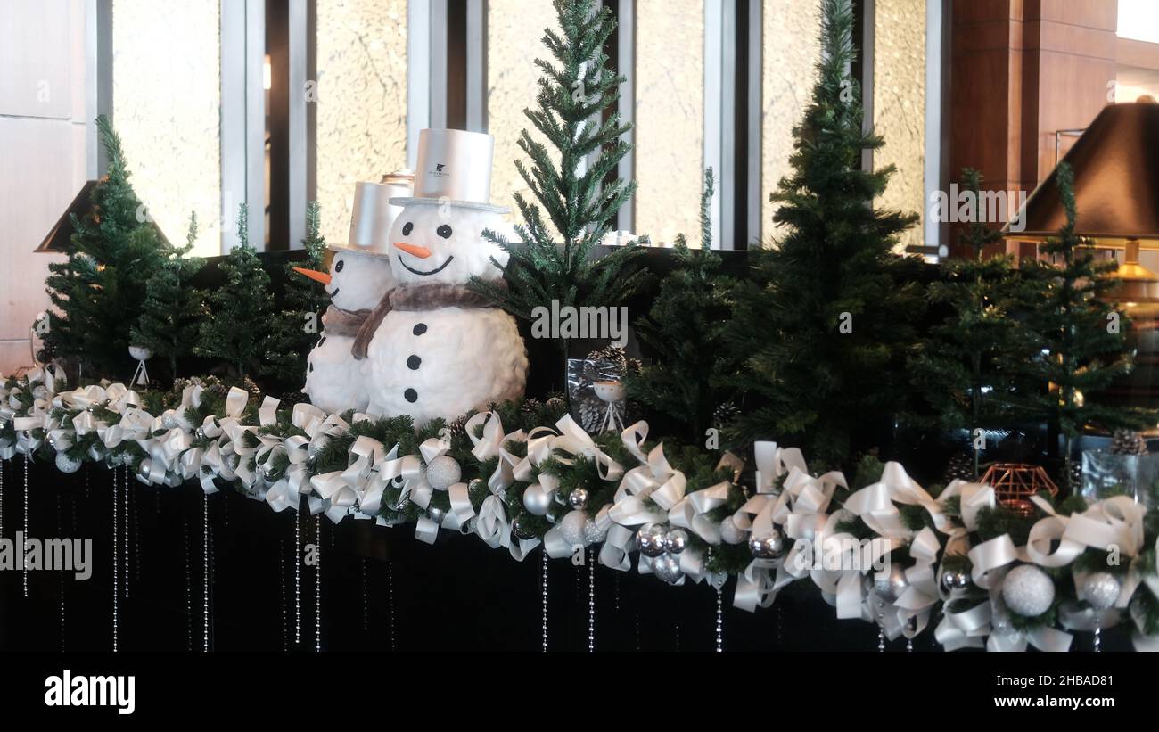 Lobby christmas tree hi-res stock photography and images - Alamy