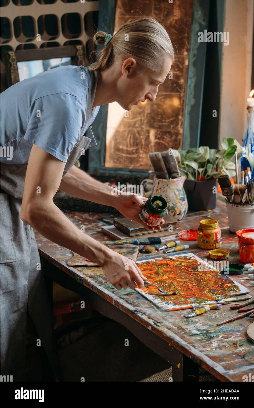 Modern painter hi-res stock photography and images - Alamy