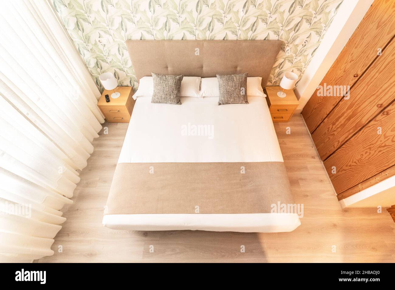 Tidy bedroom hi-res stock photography and images - Alamy