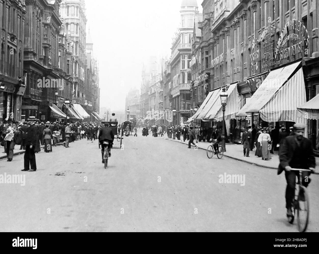 Victorian street scene Black and White Stock Photos & Images - Alamy