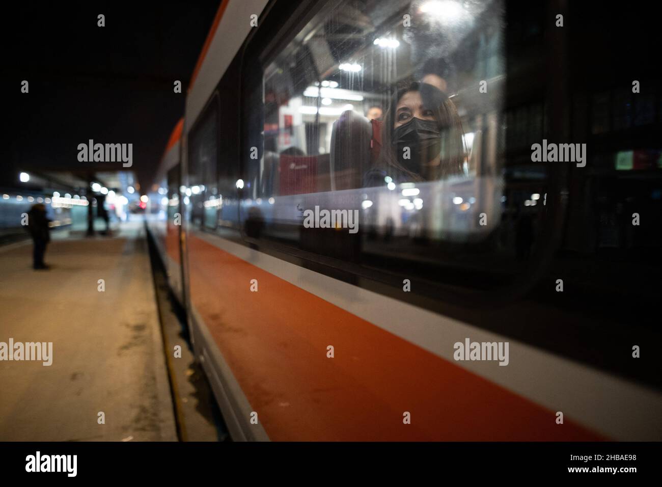 Paris, France. 18th Dec, 2021. Passengers take the Trenitalia ...