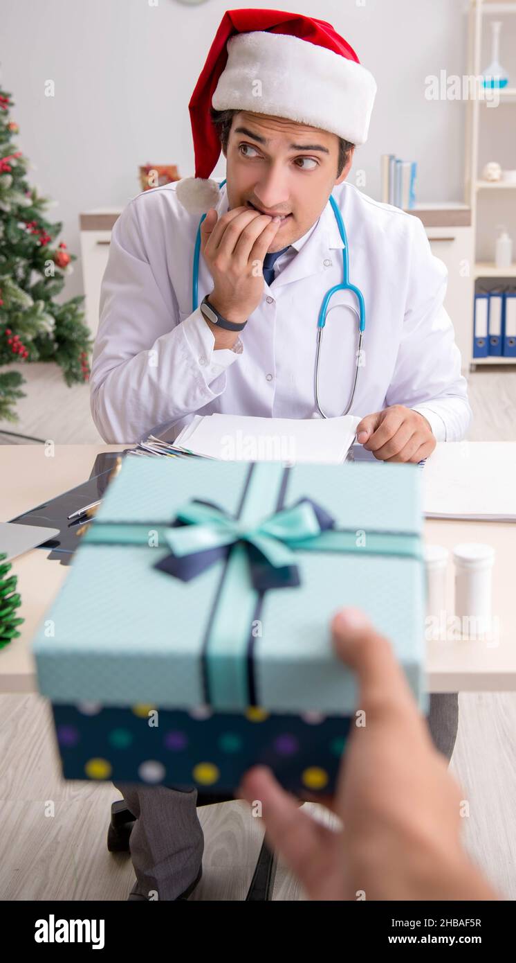 The doctor with gift box in the hospital Stock Photo - Alamy