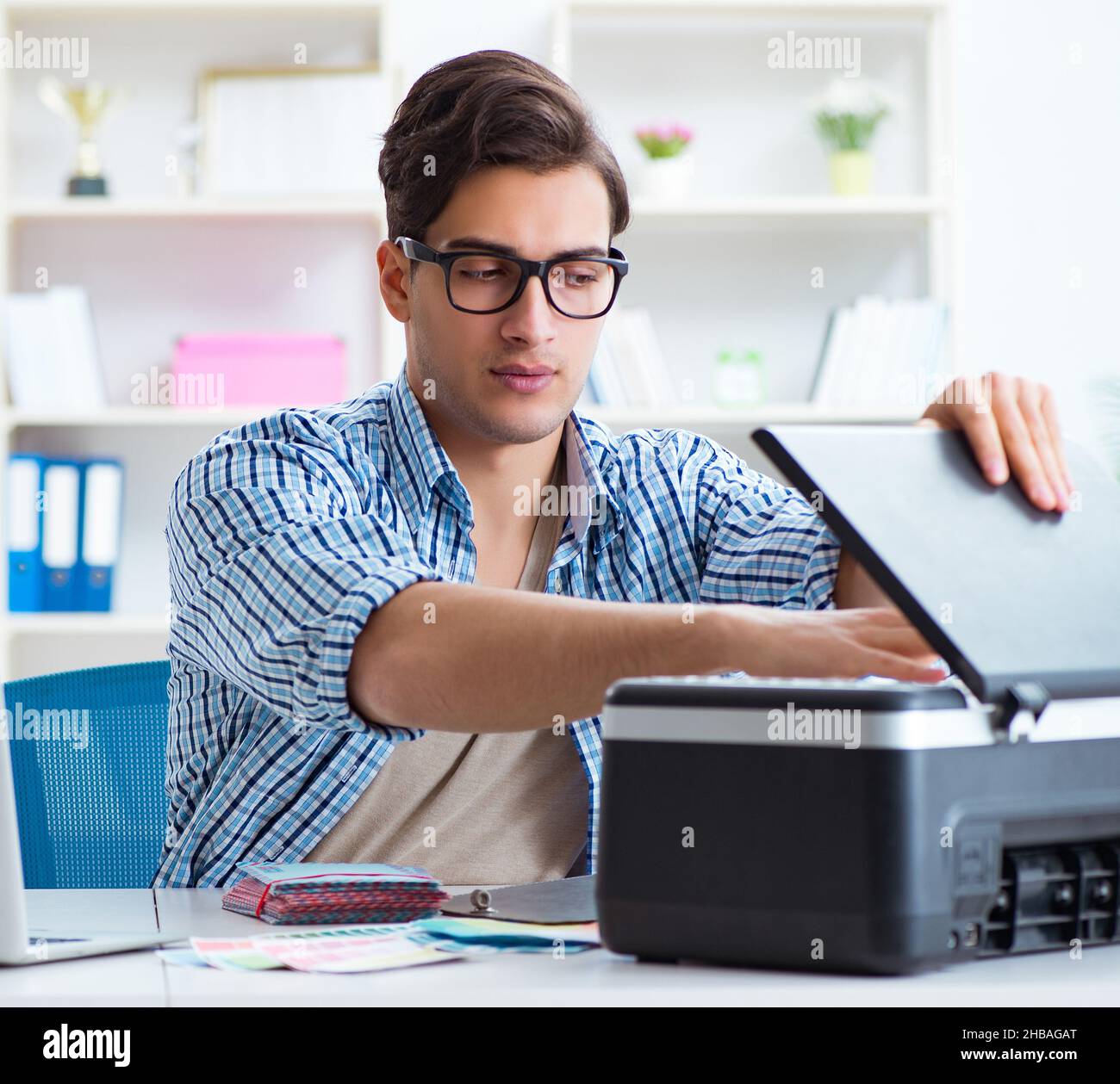 Photocopying man hi-res stock photography and images - Alamy